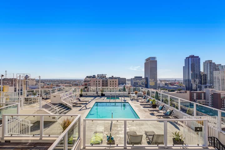 Trendy 2br Downtown La Condo With Pool & Gym - California
