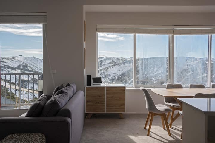 Schnapps Penthouse Apartment.  Ski In - Ski Out. - Mount Hotham
