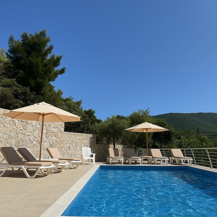 Spacious 4-br Apartment W/ Postcard Sea View - Montenegro