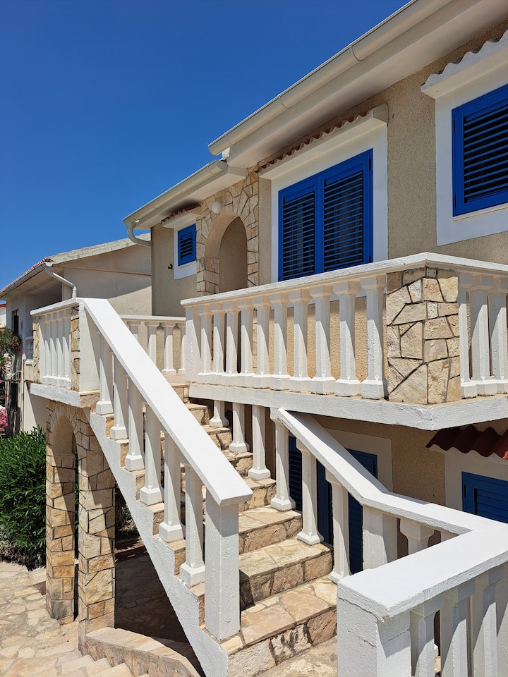 Apartment Frani 2 ( Pag, Croatia, 2+2) ⭐ ⭐ ⭐ - Pag