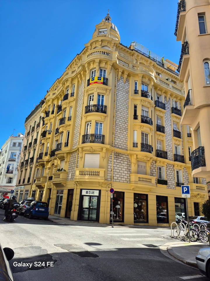 Magnifique 3 Pièces Bourgeois De 80m²,plein Centre - Nice