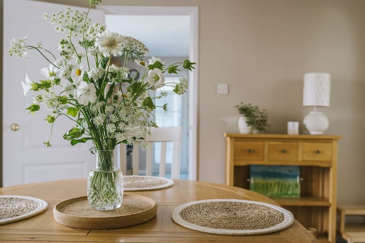 Castle Combe & Bath Base – Wi-fi & Free Parking - Chippenham