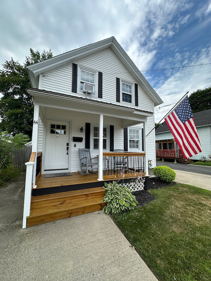Cozy Glens Falls Home Near Lake George  & Saratoga - Glens Falls, NY