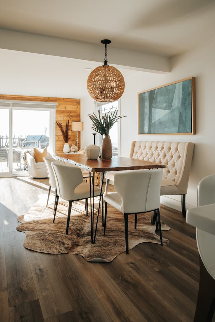 Luxury Waterfront Bungalow On The Essex Wine Route - Amherstburg