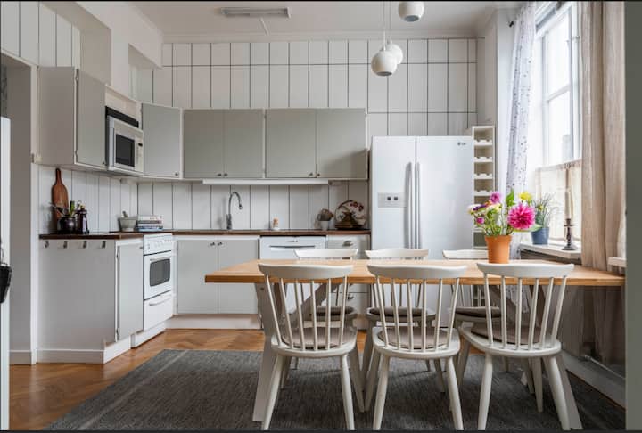 Stor Lägenhet Innanför Ringmuren I Visby- 4 Bäddar - Visby