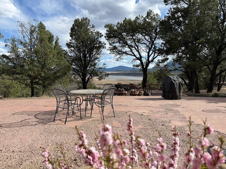 6 Bed, 3 Bath Home Overlooking El Vado - Sleeps 20 - Heron Lake State Park, Los Ojos