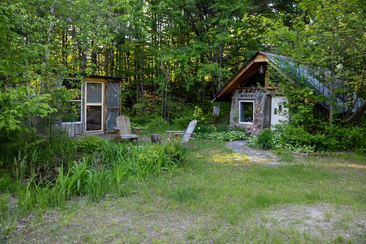 The Cob House: Private & Unique Adirondack Cottage - Button Bay State Park, Vergennes