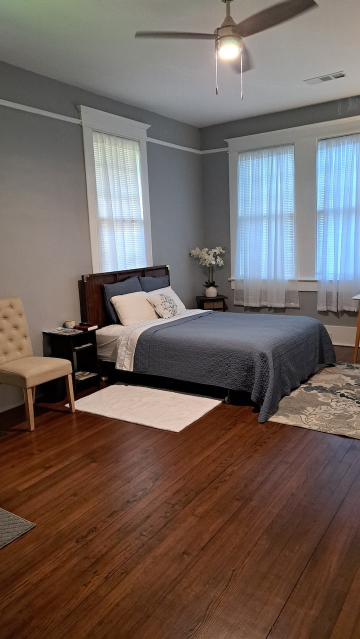 Private Entrance Large Studio Apt Near Dwntn - Montgomery, AL