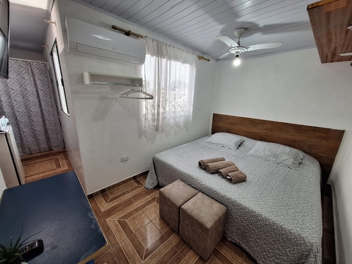 Suíte  Hospedagem Com Cozinha Integrada Guarujá Sp - Santos
