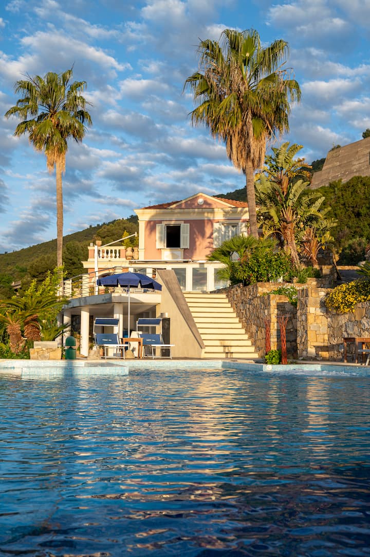 Villa Caroleo: Exclusive Villa With Panoramic Pool - Ospedaletti