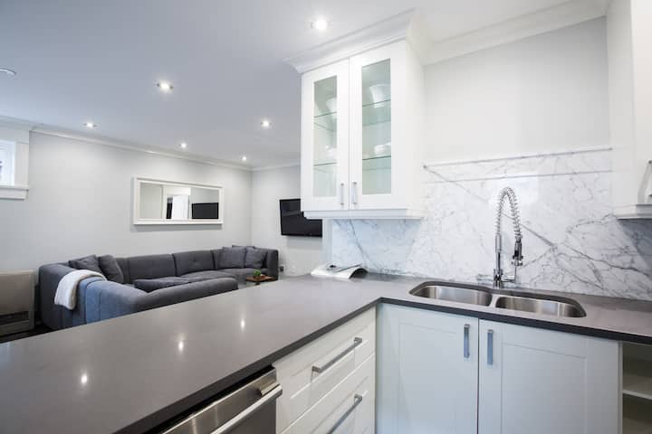 Luxury 2 Bedroom 1 Bath 5min To Downtown - North Vancouver