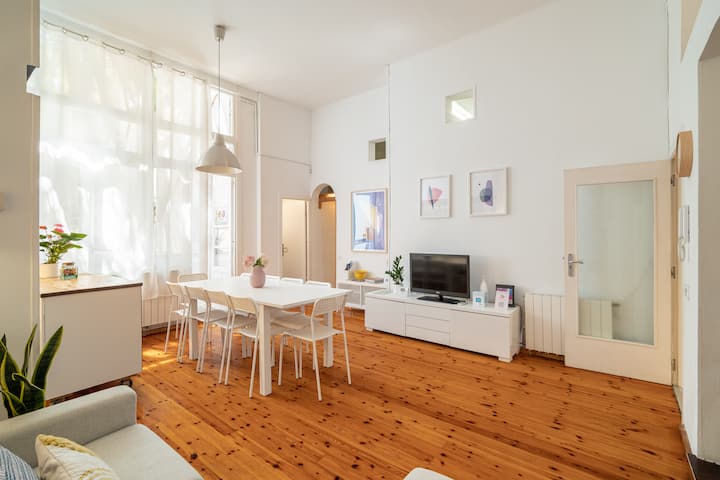 Walk To Fira Barcelona • Perfect For Groups - Barcelona