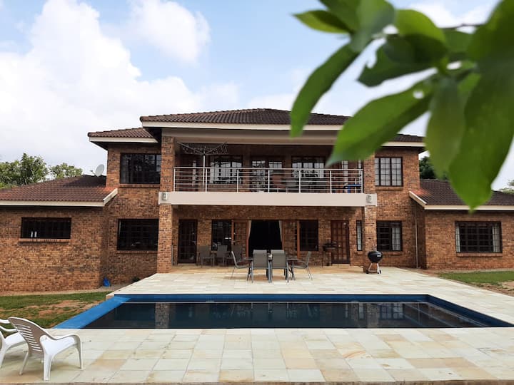 Avocado Grove, With Pool, Backup Power & Water. - White River