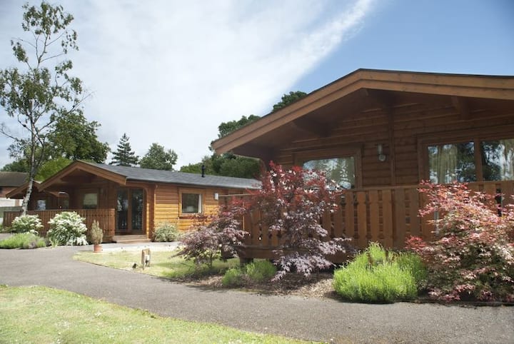 2 Bedroom Self Catering Lodge - Crawley