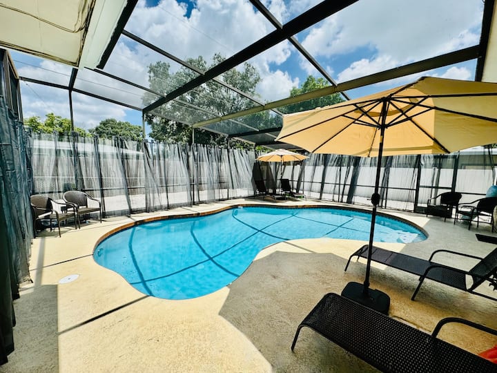 Pineapples & Palm Trees - Sarasota