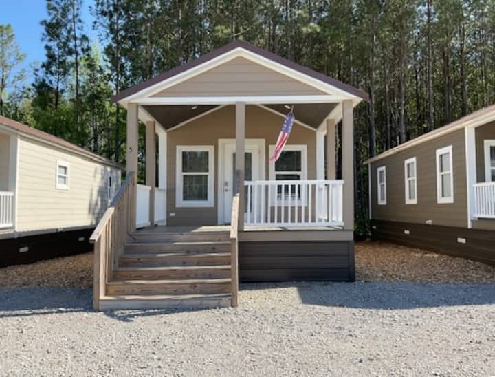 Tiny Home #5 -2 Bedroom Sleeps 4 - Philadelphia, MS