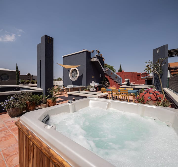 Rooftop Jacuzzi! Country-style 4 Bedroom Villa - San Miguel de Allende