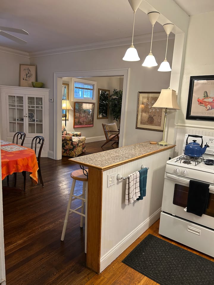 Cleveland Clinic, 7 Minutes From: Rex1 - Cleveland Heights, OH