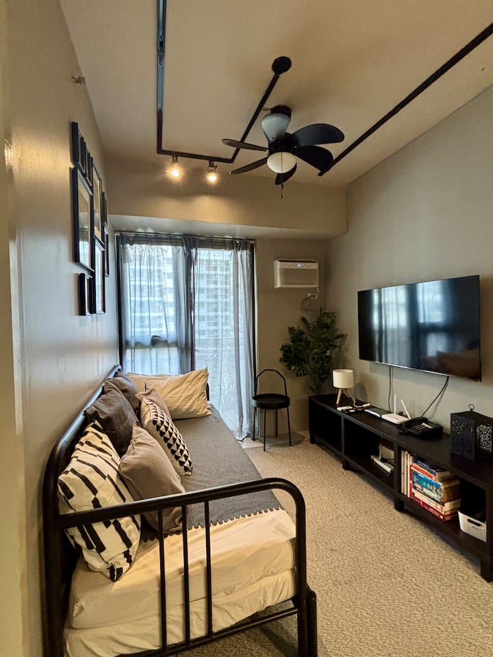 Helloqc Cubao: Cosy Home W Pool Access For 4pax - Cuba