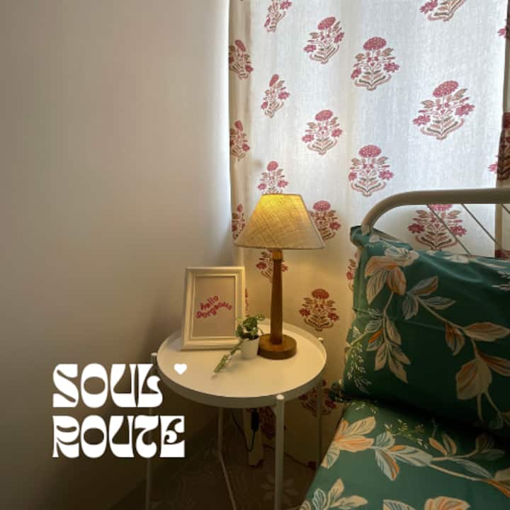Calm & Petite Room @ Soul Route / Queen Bed - Bhubaneswar