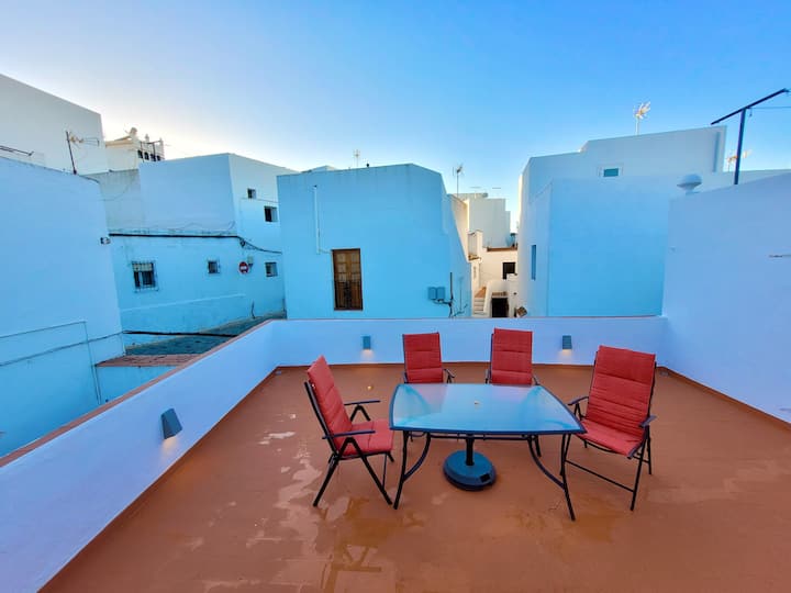 Amplia Casa Con Azotea Privada En El Casco Antiguo - Barbate