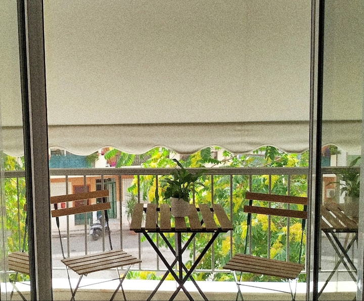 Alice's Home With Private Balcony Close To Metro - Atenas