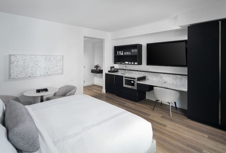 Hotel Club Room In West Palm - West Palm Beach, FL