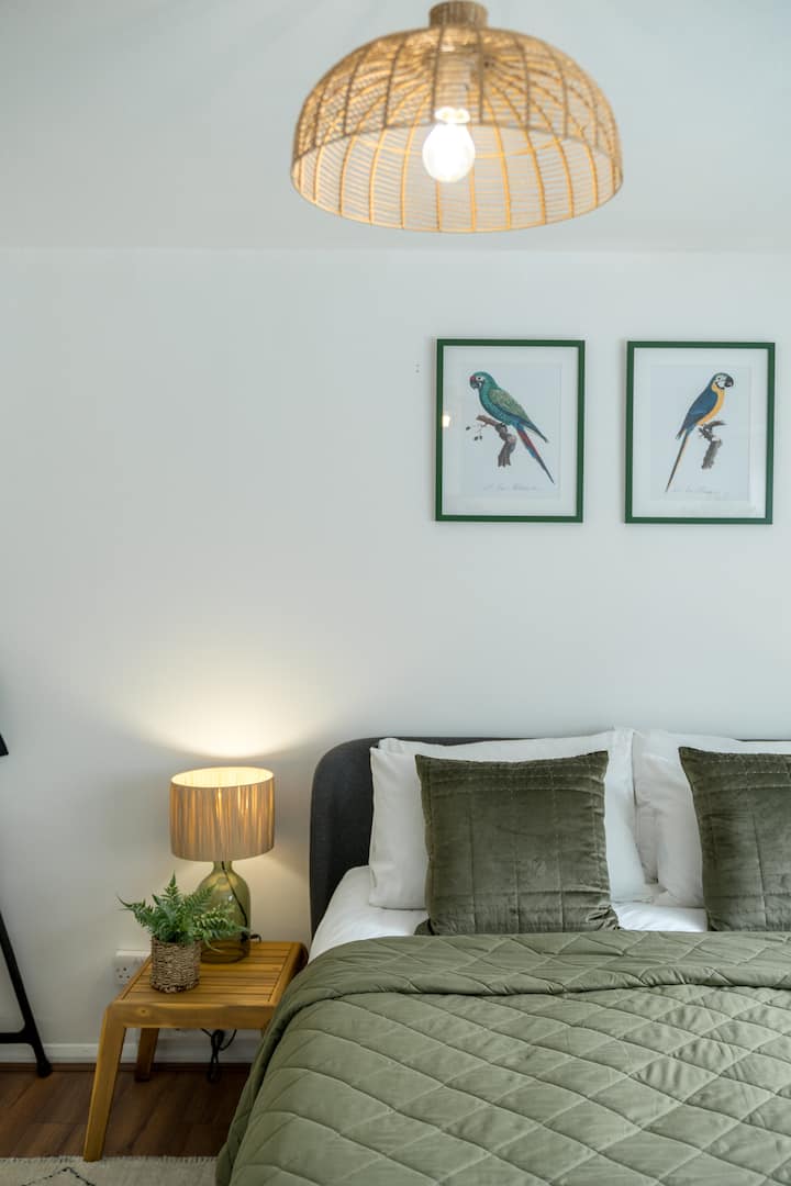 Enduring Grace | Liverpool Street |Creed Stay - London Stadium