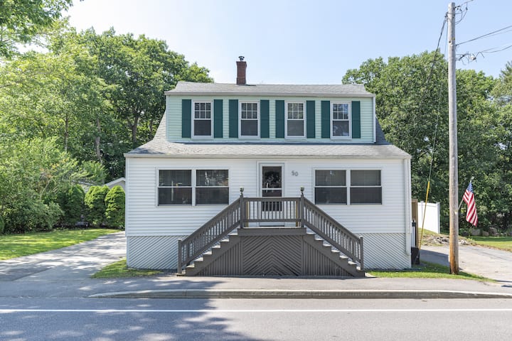 7 Minute Walk To Short Sands, Can Sleep 10-12 - York