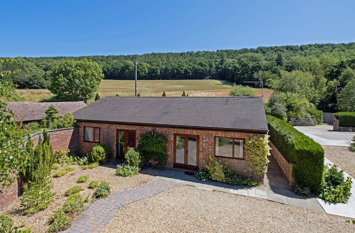 Family & Dog-friendly Curlew Cottage With Hot Tub - Church Stretton