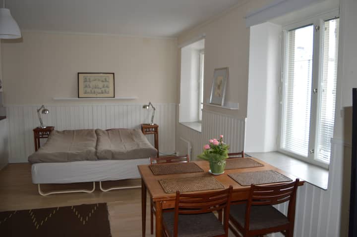 Viehättävä Puutalohuoneisto Omalla Parvekkeella - Ahvenanmaan Maakunta