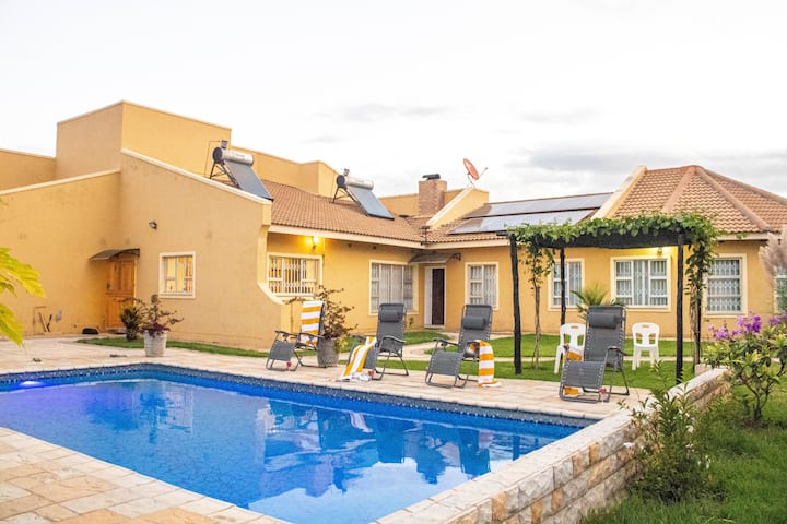 Luxurious - Pool, Wi-fi, B/hole & Solar Back-up - Harare