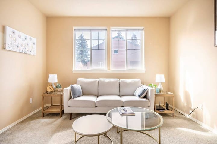 Perfectly Located Home Blocks From Old Mill Bend - Bend, OR