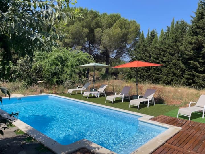 Logement Et Piscine 
 20mn Plage Calme Authentique - La Crau