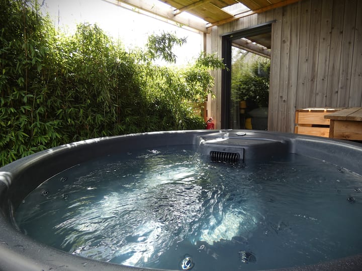 Cottage Chaleureux Avec Sauna & Jacuzzi - Chateaulin