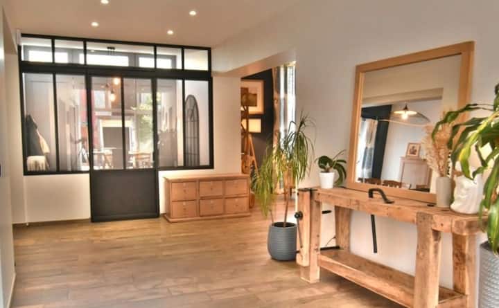 Grande Maison Centre Ville - Laval, France