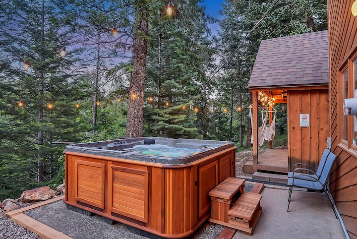 Evergreen Cabin W/ Hot Tub & Forest Privacy - Idaho Springs, CO