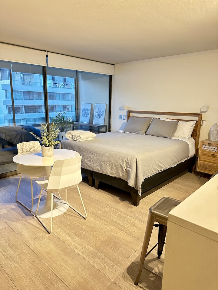 Premium Studio Parque Araucano | King-size Bed - Las Condes
