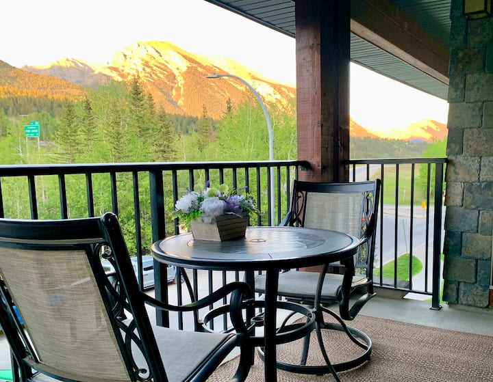 Splendid Mountain View Condo With 1-bedroom 2 Beds - Kanada