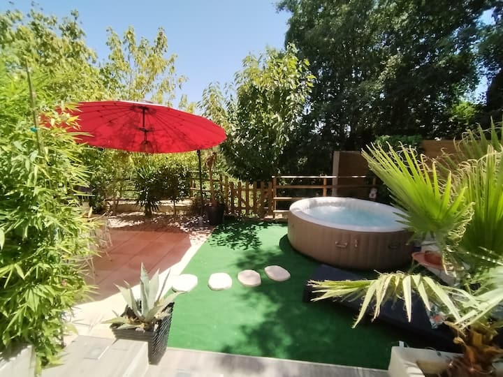 Agréable Villa Avec Jaccuzi Dans Village Médiéval - Miramas