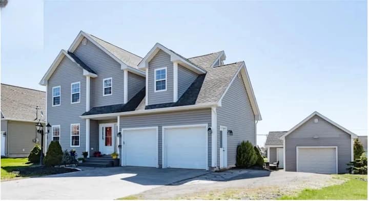 Airport Oasis: Cozy Retreat & Private Entrance! - Moncton