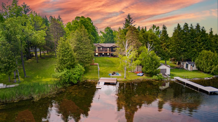 Large Waterfront Retreat W Dock, Kayaks, Wifi - Kawartha Lakes