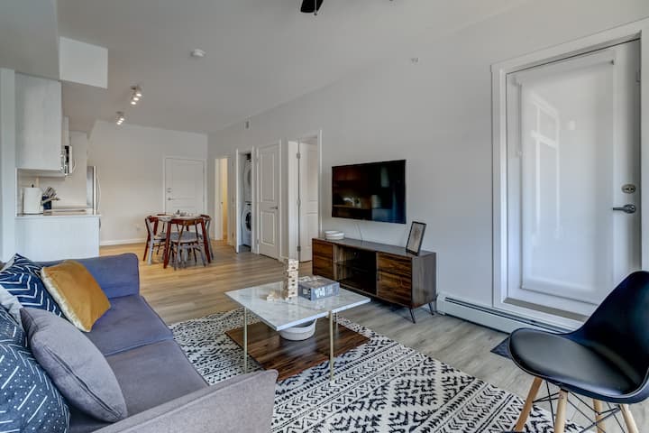 Fast Wi-fi | Heated Parking | Quiet Building - Calgary