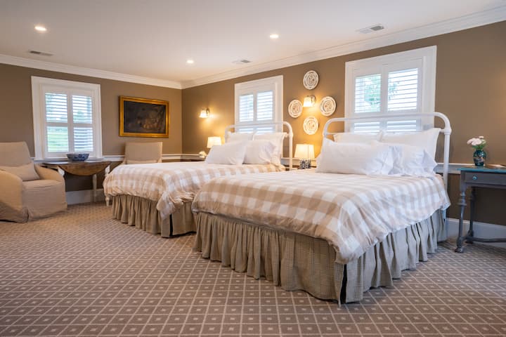 Farmhouse Elegance: Historic Inn Suite 204 - Columbia, MD