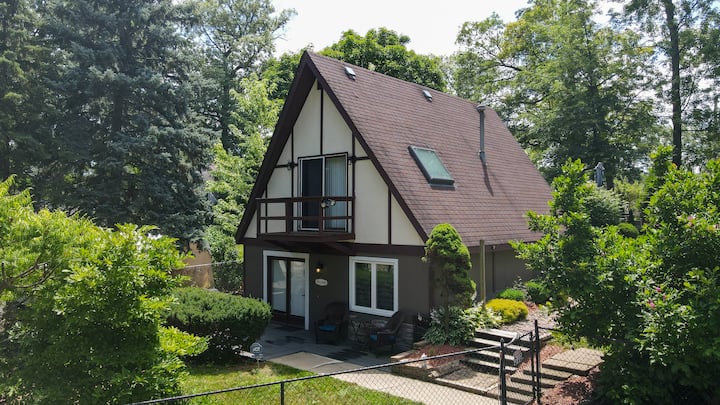 Beautiful Cozy Lake Cottage | High Speed Internet - Cedar Lake, IN