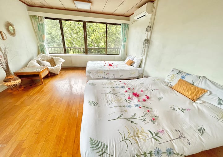 Roomhibiscus Of Guesthouse Iriwa In Okinawa Japan - 石垣市