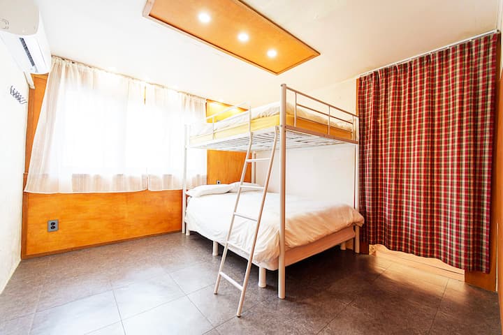 Hongik Univ. Station(arex Line) 5 Min 6 Br & 4bath - Seoul