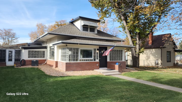 Mid Century Modern Bungalow With Family Size Loft - Sturgis, SD