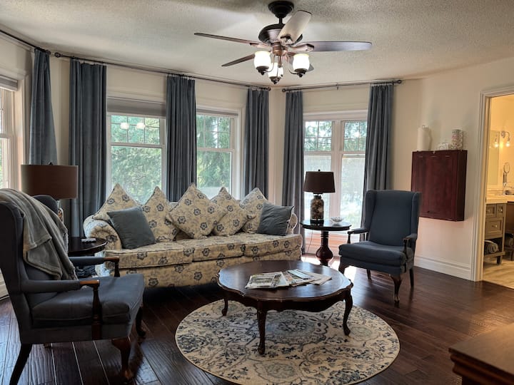 Waterfront Downtown Self Contained Suite! - Algonquin Provincial Park