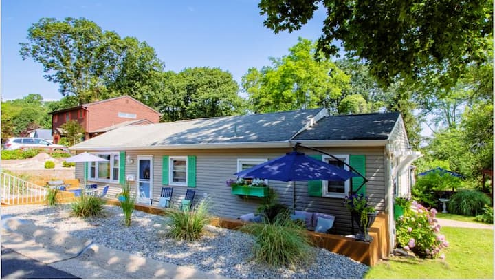 Charming 2-bedroom Shore Cottage With Free Parking - Red Bank, NJ